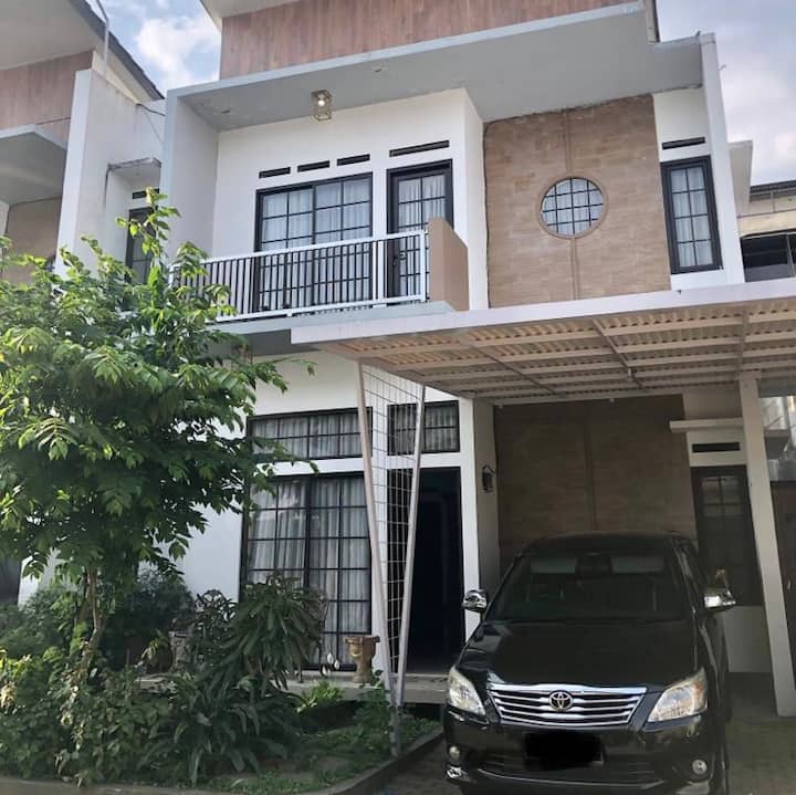 Villa Asri Di Kawasan Wisata Alam - Cimahi