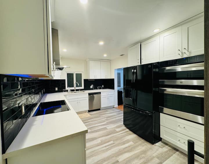 Timeless And Tranquil Home - Cypress, CA