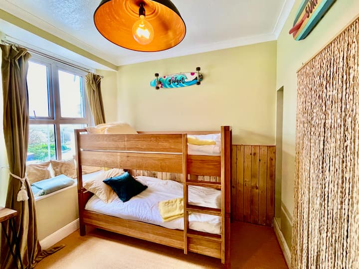 Surfshack Fun Central En-suite Tripple Room - Newquay