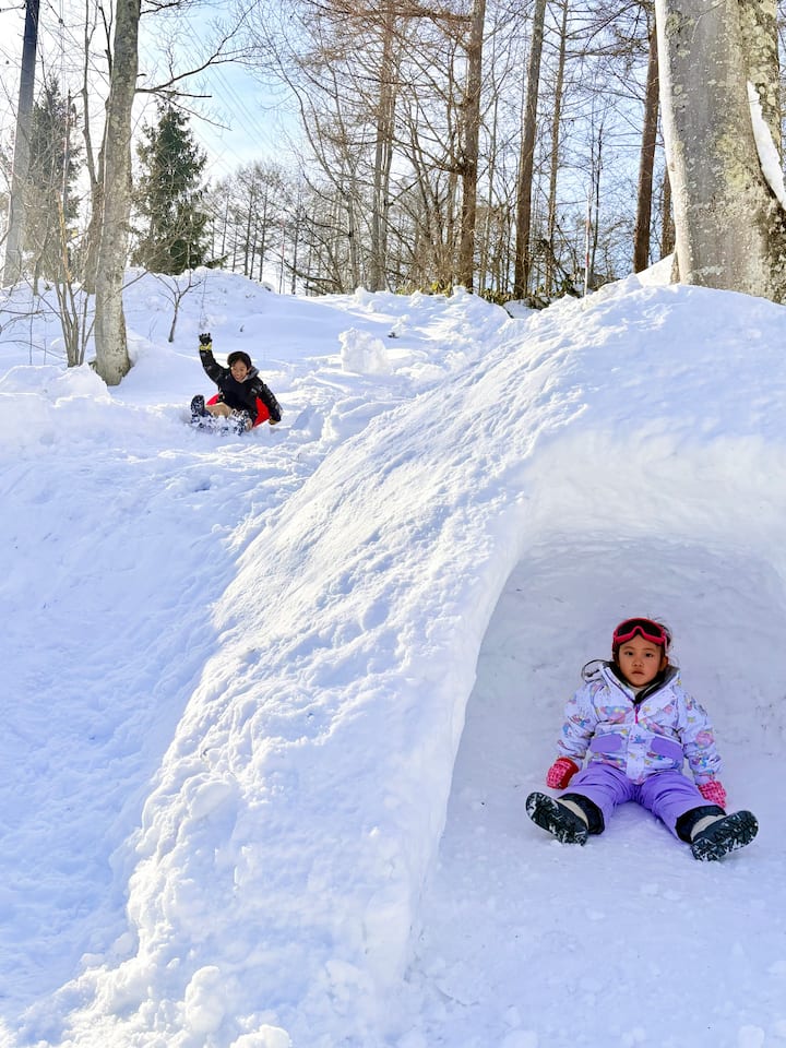 庭でソリ、雪遊び/１棟貸し定員12名/ スキー場車10分/善光寺、戸隠車15分/65インチtv - Nagano
