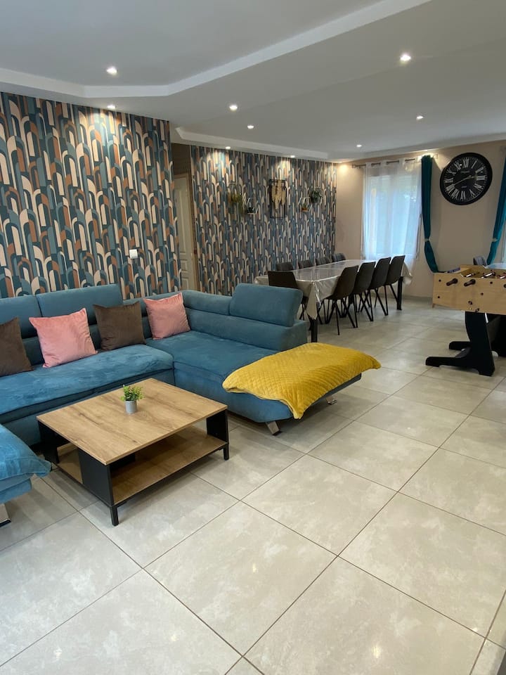 Maison 14 Pers. – Jardin, Parking, Proche Circuit - Pays de la Loire