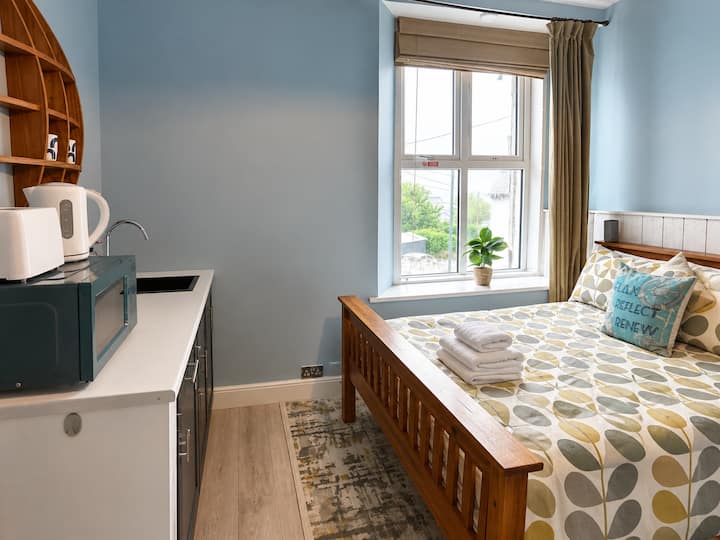 En-suite Surf Studio - Own Kitchenette - Nr Beach - Newquay