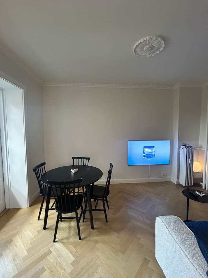 Skøn, Renoveret Lejlighed På ØSterbro - Copenhaguen