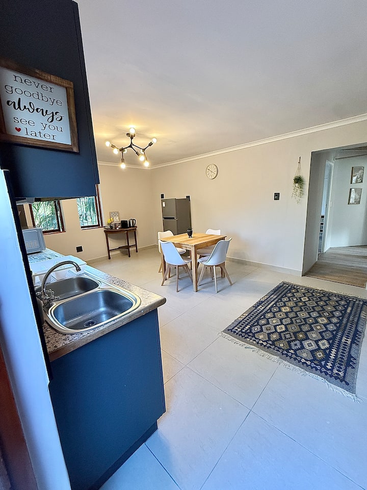 Spacious Beautiful George Unit- Families & Couples - George