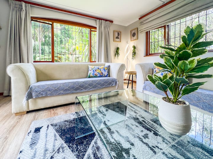 Spacious Beautiful George Unit- Families & Couples - George