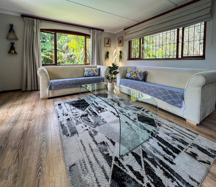 Spacious Beautiful George Unit- Families & Couples - George