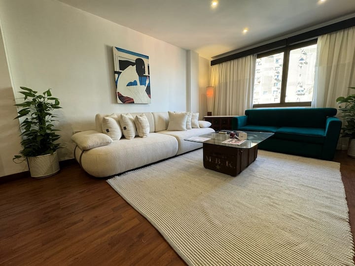 Bright New Furnished Zamalek Apt - 카이로