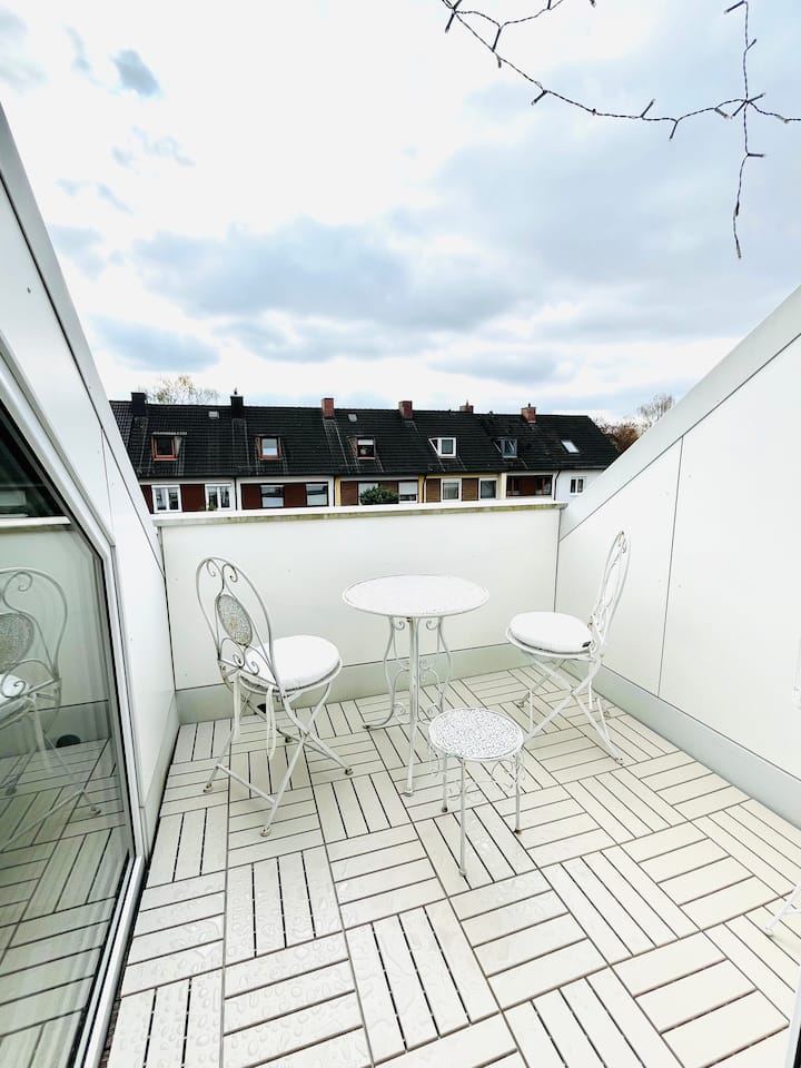 Charmantes Dachterrassenzimmer In Ruhiger Lage - Munich