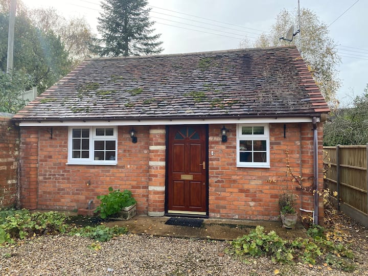 Self-contained Cosy Cottage - Cotswolds