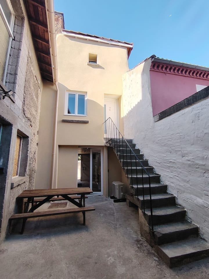 Maison Cosy - Cour & Garage + Clim - Issoire