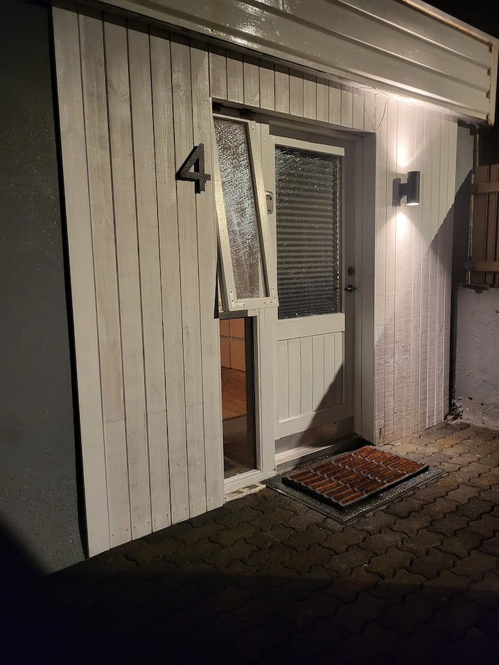 B4 Guest House - Iceland