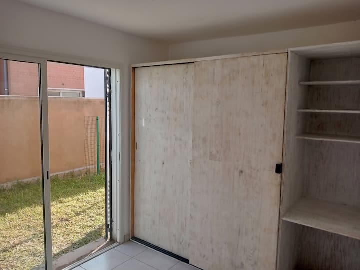 Studio W/ Essentials Ambohijanaka – Long Stays Ok - Antananarivo