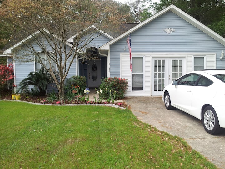 The Robin's Nest
Garage Studio - United States