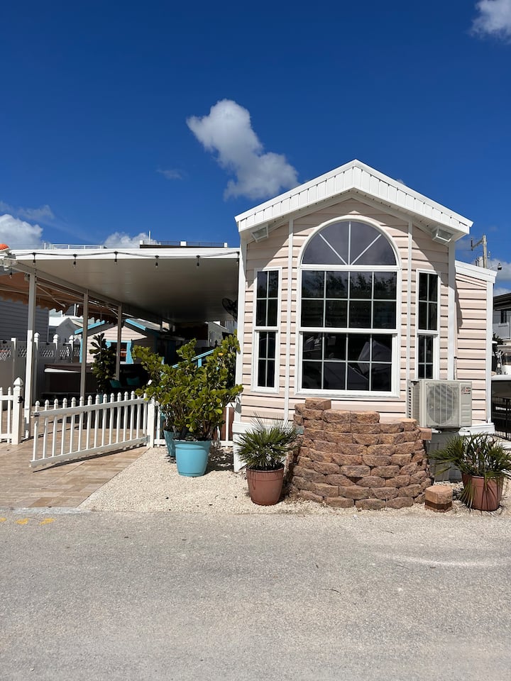 Tiny Home In Key Largo ! Canal Front - Key Largo, FL