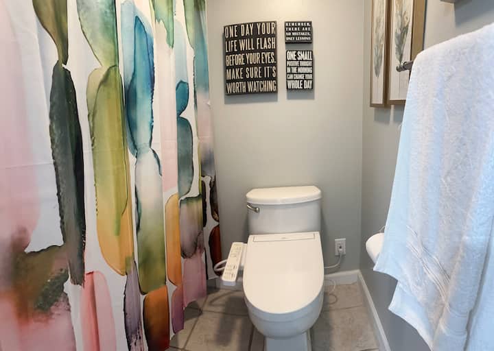 Modern Downtown Condo • Free Parking • Walk To Bok - Tulsa, OK