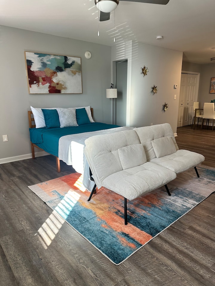 Peek-a-blue Suite - Marietta, GA