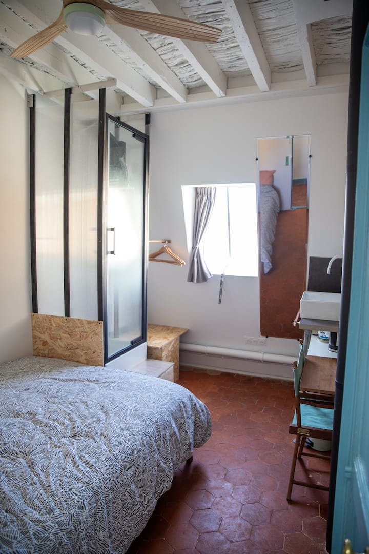 Studette Sous Les Toits De Paris - Paris