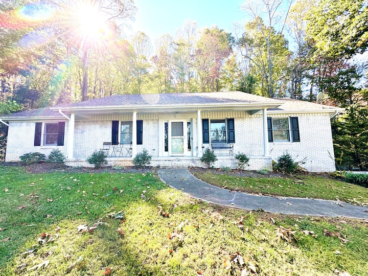 Comfy Retreat: Asheville Haven! - Asheville, NC