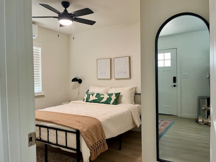 Central Bungalow+private Parking - Bakersfield, CA