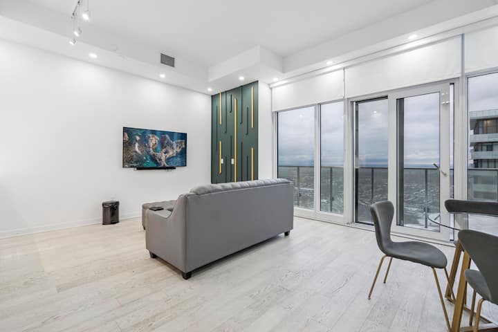 Square One- Two Storey Penthouse 2bed+den,2.5 Bath - Mississauga