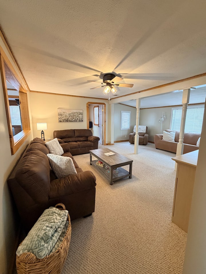 Cozy Open-concept Cottage Near Sylvan Beach - State of New York