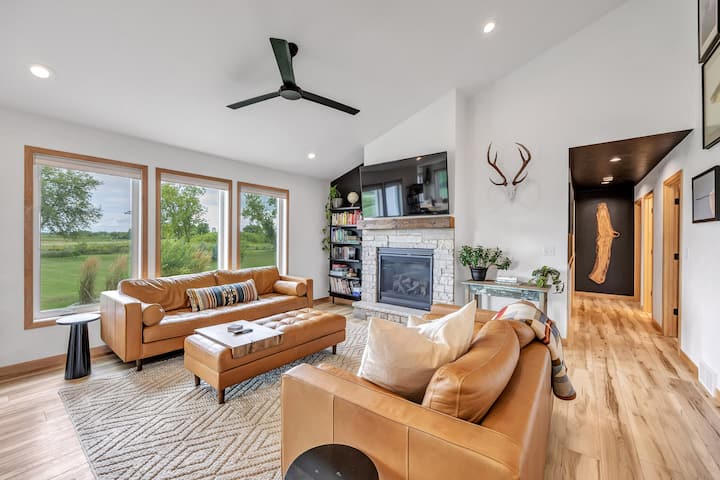 New Custom Modern Home - 35 Mins To Lambeau & Eaa - Greenville, WI