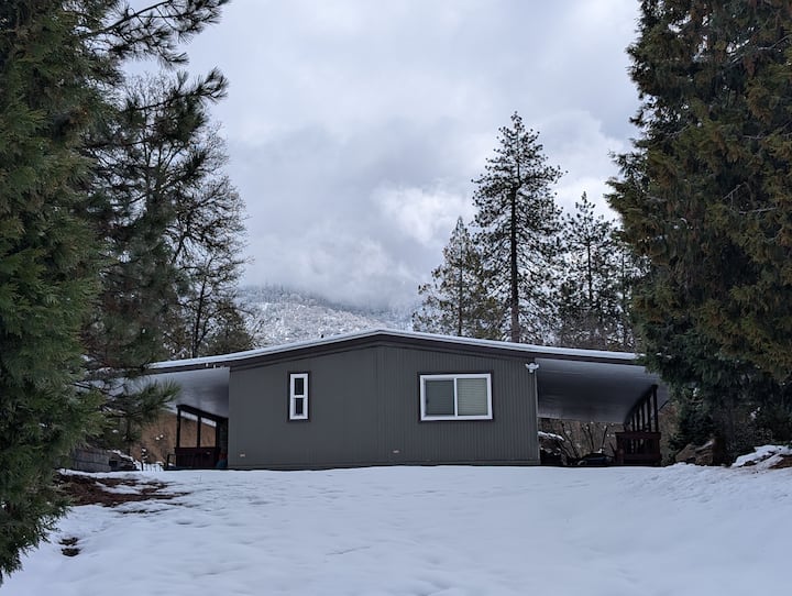 Comfy Mountain Hideaway - California Hot Springs, CA