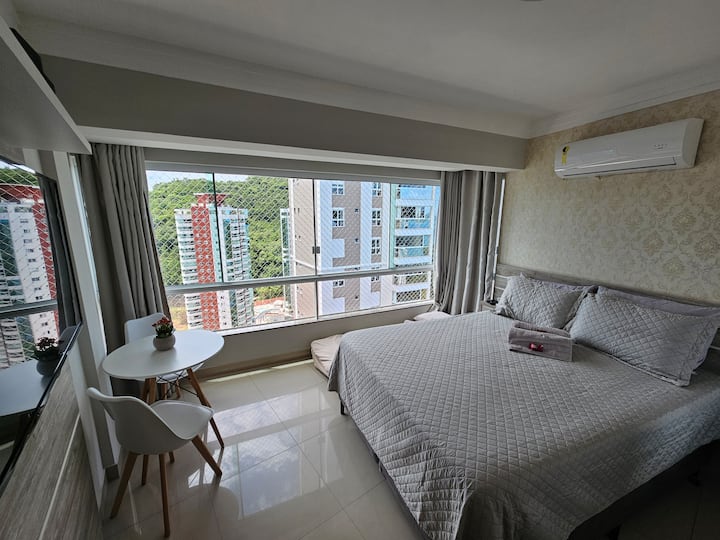 Beira-mar Em Frente A Roda Gigante - Balneário Camboriú