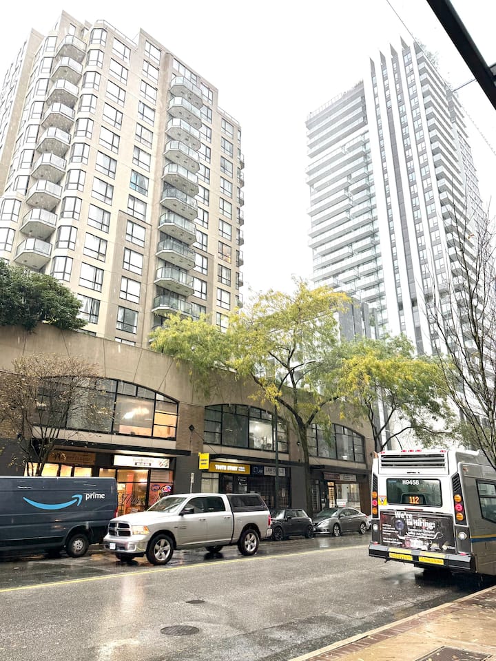 5-star Studio New Westminster Skytrain With Gym - Surrey
