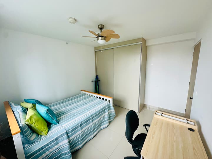 Habitación Con Cama Full En El Cangrejo - Panama City