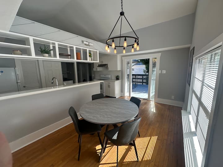 Luxury 1 Bed In Montrose Sanremo @ Italian Plaza - Bellaire, TX