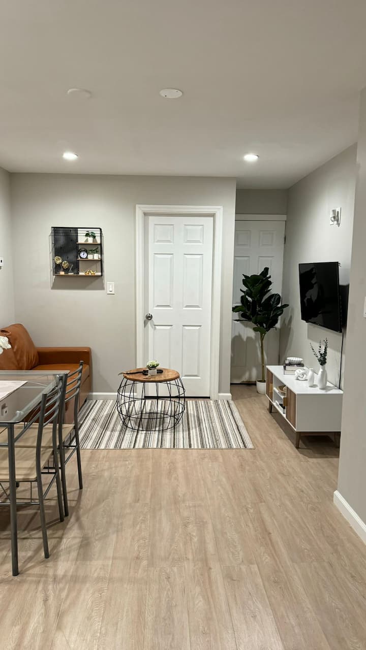 Cozy Chic 2br Home - 20 Min To Nyc - Secaucus, NJ