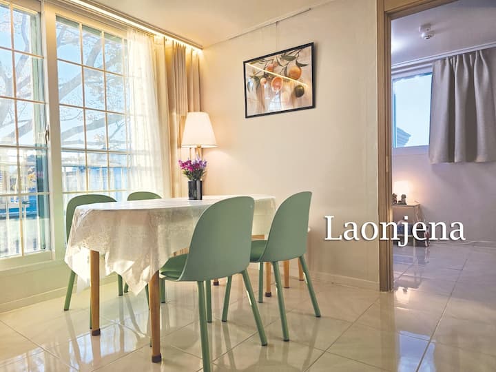 [할인특가] 합법숙소/2room/홍대 거리/상수역 3분/e.v/짐보관(무료)/서울여행 - Seul