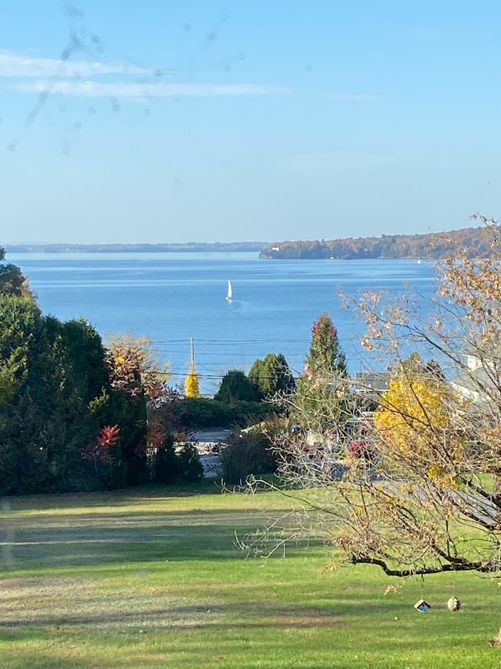 Family Friendly, Large, Home On 3 Acres - Burlington, VT