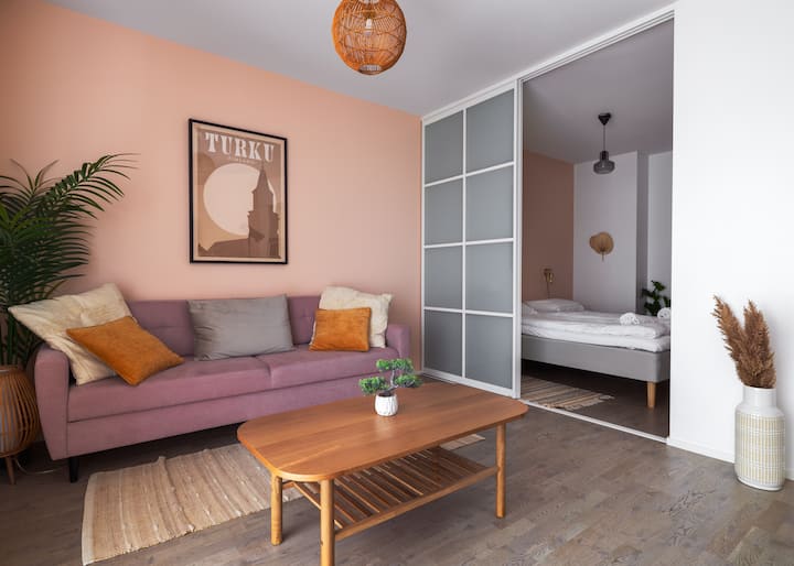 Serene Central Apartment With Queen Bed - Turku
