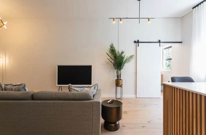 Upmarket And Luxury Apartment - Camps Bay