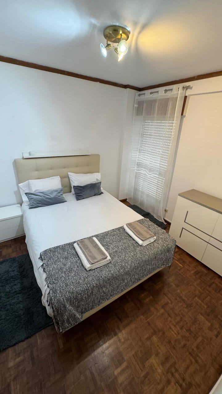 Затишна квартира в центрі. - Parque das Nações