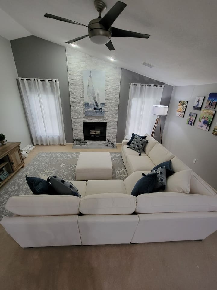 Pretty Bedroom - Tampa, FL