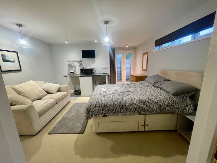 Private Room/private Access - Gloucester