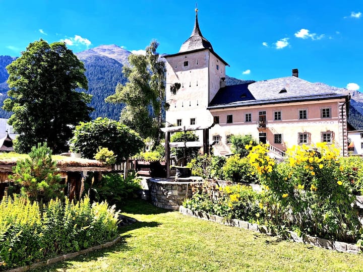 Cozy 3-bedroom Apartment In The Heart Of Zernez - Guarda