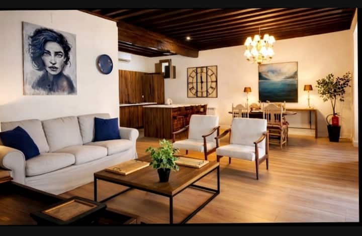 Diseño Y Tradición. Centro Histórico. Parking. Ac - Ávila‎