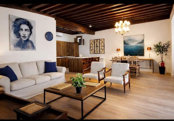 Lujo Y Arte En Centro Histórico. Parking Y A/c - Ávila‎