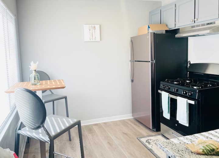Privacy, Located Just 20 Minutes From The Airport. - Kansas City