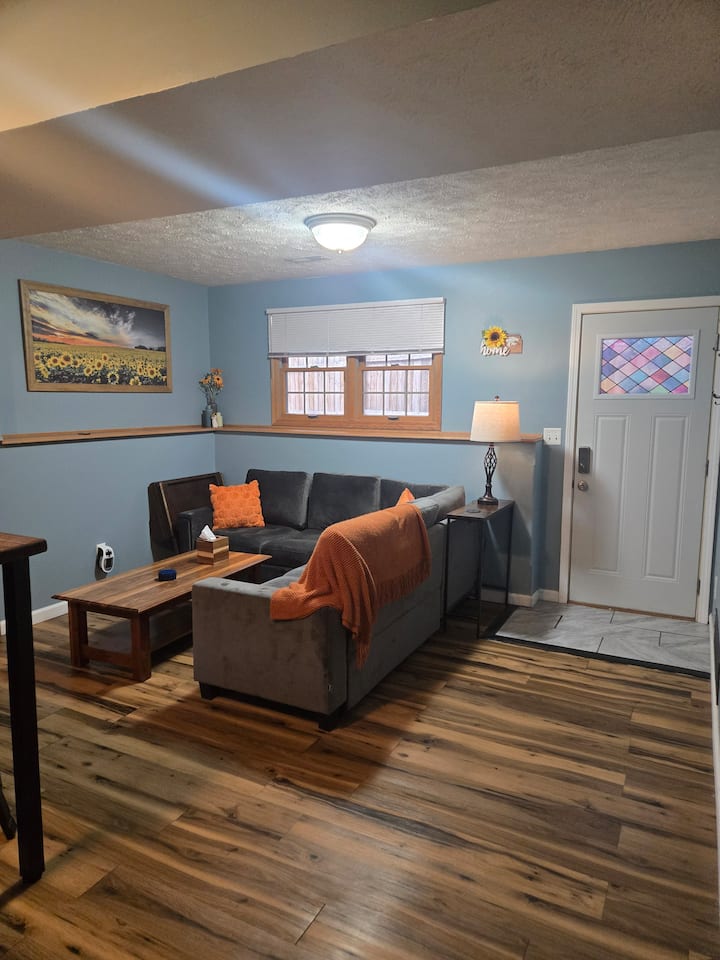 Willie's Sunflower Snuggery - Tuttle Creek State Park, Manhattan