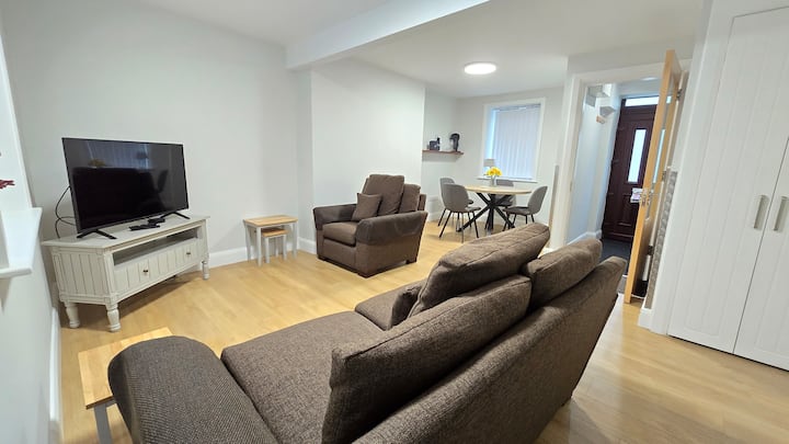 Eyre Square Two Bed With Parking - Galway