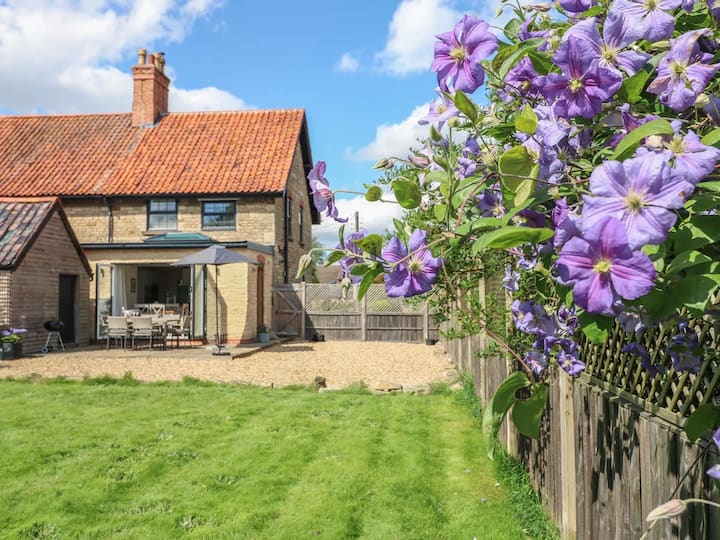 Lavender Cottage - 