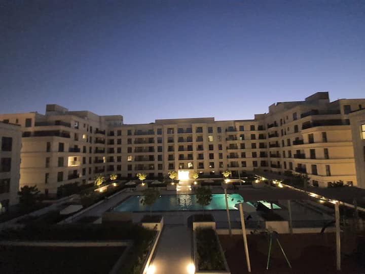 Double Bed, Prime Location, Beach Access,pool View - Sharjah