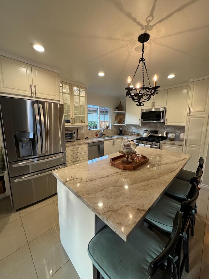 French Style Home W/ Pool, Jacuzzi & Home Office - San Diego, CA