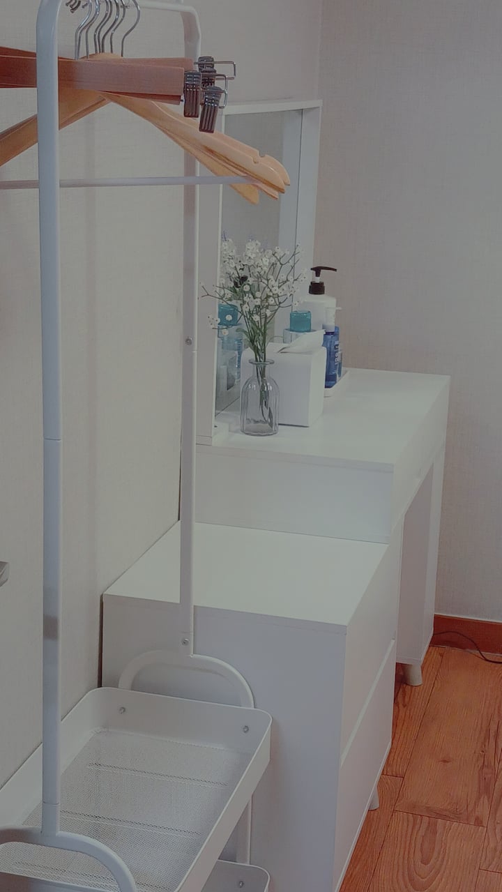 동성로#퀸침대3개25평큰거실#무료주차#서문시장#이월드(정수기스타일러비데공기청정기식기살균기) - Daegu