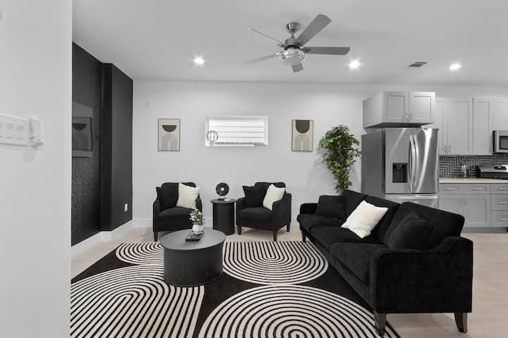 Stylish Home In Houston - Houston, TX